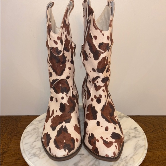AMS | Shoes | Size 1 Cow Print Western Chunky Heeled Boots In Brown And ...